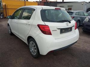 Balts Toyota Yaris 2017 Panevēža, ar dzinēja tilpumu 1.00 L un nobraukumu 121 tūkst. km par 6500 €, foto 12 vietnē AUTOMOTO.COM.LV