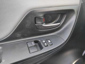 Balts Toyota Yaris 2017 Panevēža, ar dzinēja tilpumu 1.00 L un nobraukumu 121 tūkst. km par 6500 €, foto 26 vietnē AUTOMOTO.COM.LV
