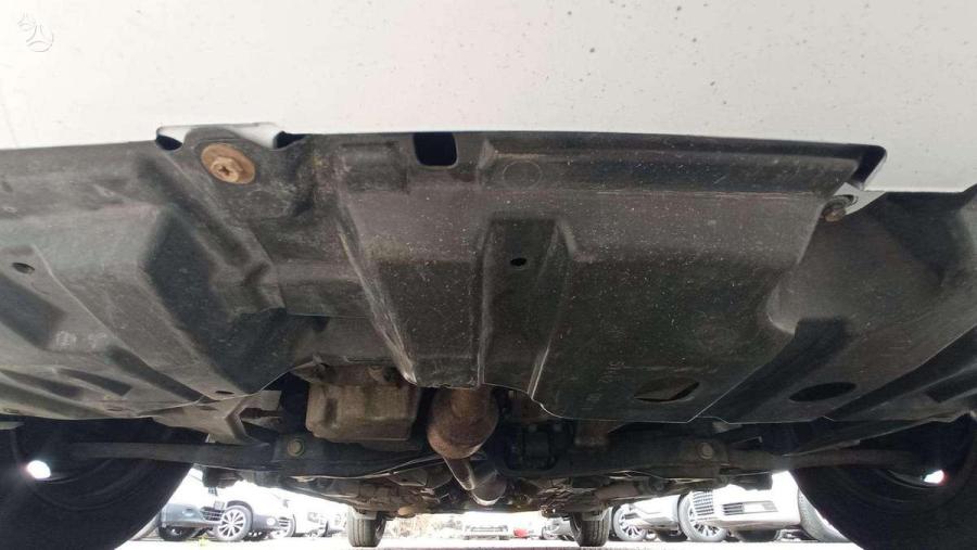 Balts Toyota Yaris 2017 Panevēža, ar dzinēja tilpumu 1.00 L un nobraukumu 121 tūkst. km par 6500 €, foto 37 vietnē AUTOMOTO.COM.LV