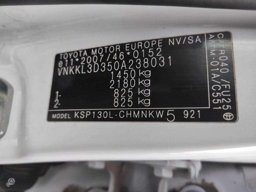 Balts Toyota Yaris 2017 Panevēža, ar dzinēja tilpumu 1.00 L un nobraukumu 121 tūkst. km par 6500 €, foto 39 vietnē AUTOMOTO.COM.LV