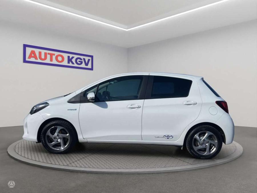 Balts Toyota Yaris 2017 Viļņa, ar dzinēja tilpumu 1.50 L un nobraukumu 138 tūkst. km par 10999 €, foto 3 vietnē AUTOMOTO.COM.LV