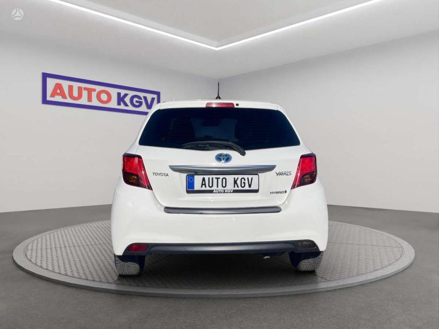 Balts Toyota Yaris 2017 Viļņa, ar dzinēja tilpumu 1.50 L un nobraukumu 138 tūkst. km par 10999 €, foto 5 vietnē AUTOMOTO.COM.LV