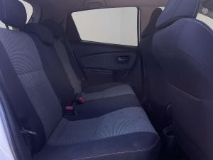 Balts Toyota Yaris 2017 Viļņa, ar dzinēja tilpumu 1.50 L un nobraukumu 138 tūkst. km par 10999 €, foto 10 vietnē AUTOMOTO.COM.LV