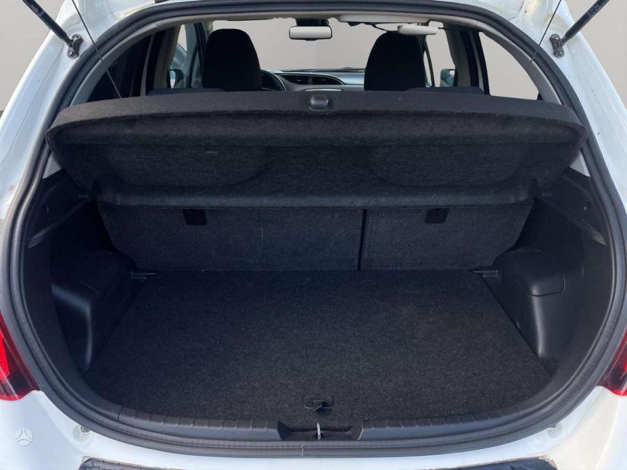 Balts Toyota Yaris 2017 Viļņa, ar dzinēja tilpumu 1.50 L un nobraukumu 138 tūkst. km par 10999 €, foto 11 vietnē AUTOMOTO.COM.LV