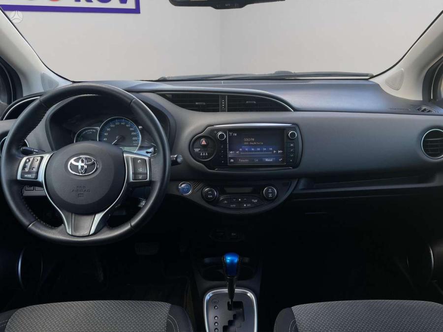 Balts Toyota Yaris 2017 Viļņa, ar dzinēja tilpumu 1.50 L un nobraukumu 138 tūkst. km par 10999 €, foto 13 vietnē AUTOMOTO.COM.LV