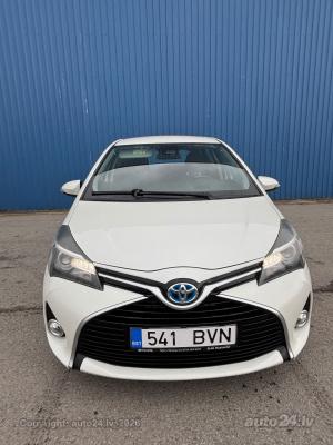 White Toyota Yaris 2017 in Tallinn, with an engine capacity of 1.50 L and mileage of 141 thousand km for 10750 €, photo 1 on AUTOMOTO.COM.LV