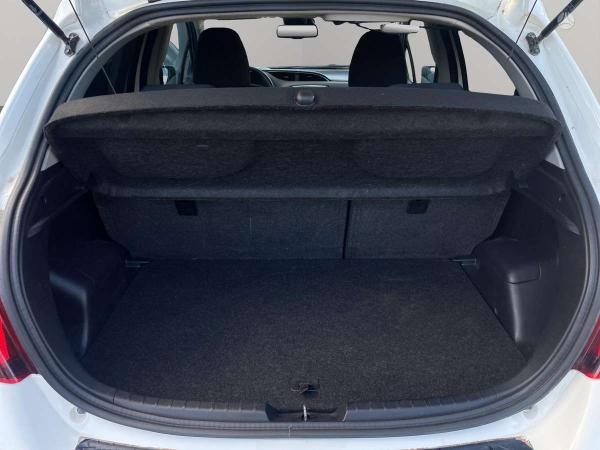 Toyota Yaris 2017 Viļņa vietnē Balts Toyota Yaris 2017 Viļņa, ar dzinēja tilpumu 1.50 L un nobraukumu 138 tūkst. km par 10999 €, foto 11 vietnē AUTOMOTO.COM.LV