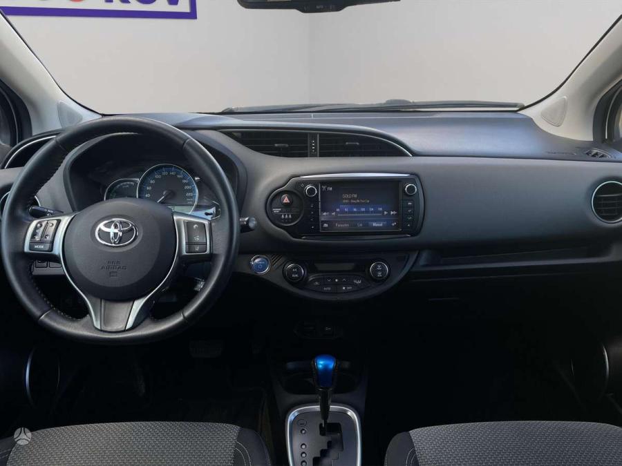 Balts Toyota Yaris 2017 Viļņa, ar dzinēja tilpumu 1.50 L un nobraukumu 138 tūkst. km par 10999 €, foto 13 vietnē AUTOMOTO.COM.LV