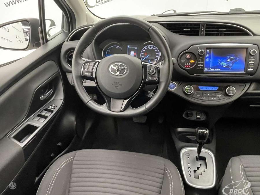 White Toyota Yaris 2018 in Vilnius, with an engine capacity of 1.50 L and mileage of 113 thousand km for 10500 €, photo 16 on AUTOMOTO.COM.LV