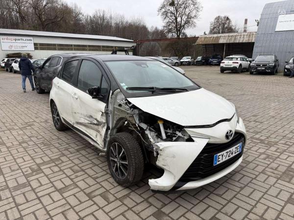 Balts Toyota Yaris 2018 Kauņa, ar dzinēja tilpumu 1.50 L un nobraukumu 92 tūkst. km par 5700 €, foto 2 vietnē AUTOMOTO.COM.LV