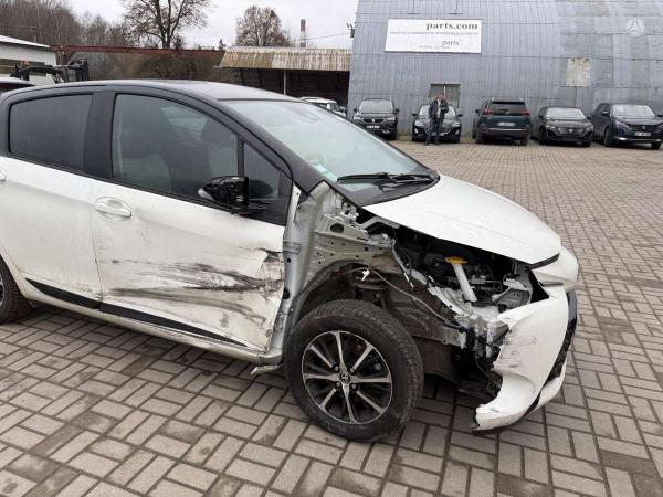 Balts Toyota Yaris 2018 Kauņa, ar dzinēja tilpumu 1.50 L un nobraukumu 92 tūkst. km par 5700 €, foto 3 vietnē AUTOMOTO.COM.LV