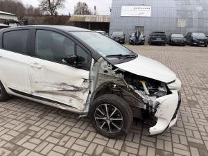 White Toyota Yaris 2018 in Kaunas, with an engine capacity of 1.50 L and mileage of 92 thousand km for 5700 €, photo 3 on AUTOMOTO.COM.LV
