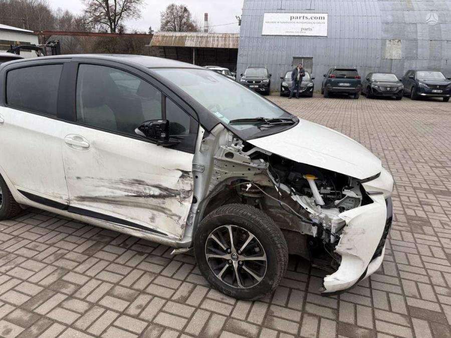 White Toyota Yaris 2018 in Kaunas, with an engine capacity of 1.50 L and mileage of 92 thousand km for 5700 €, photo 3 on AUTOMOTO.COM.LV