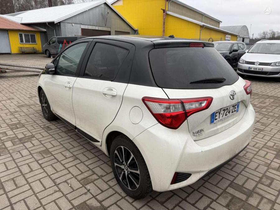 White Toyota Yaris 2018 in Kaunas, with an engine capacity of 1.50 L and mileage of 92 thousand km for 5700 €, photo 5 on AUTOMOTO.COM.LV
