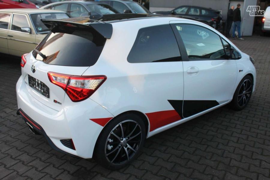 White Toyota Yaris 2018 in Kaunas, with an engine capacity of 1.80 L and mileage of 50 thousand km for 24357 €, photo 3 on AUTOMOTO.COM.LV