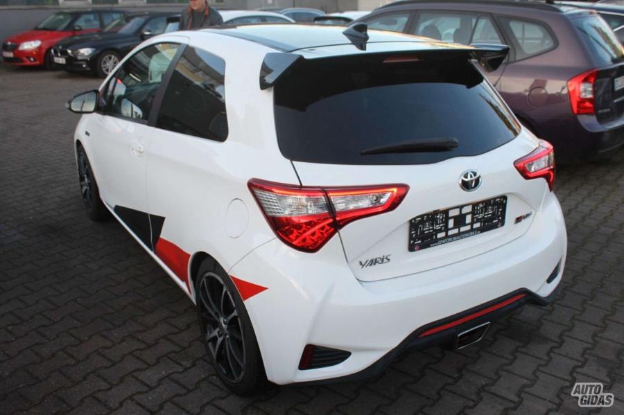 White Toyota Yaris 2018 in Kaunas, with an engine capacity of 1.80 L and mileage of 50 thousand km for 24357 €, photo 4 on AUTOMOTO.COM.LV