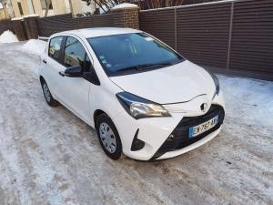 Balts Toyota Yaris 2018 Kauņa, ar dzinēja tilpumu 1.00 L un nobraukumu 245 tūkst. km par 3850 €, foto  vietnē AUTOMOTO.COM.LV