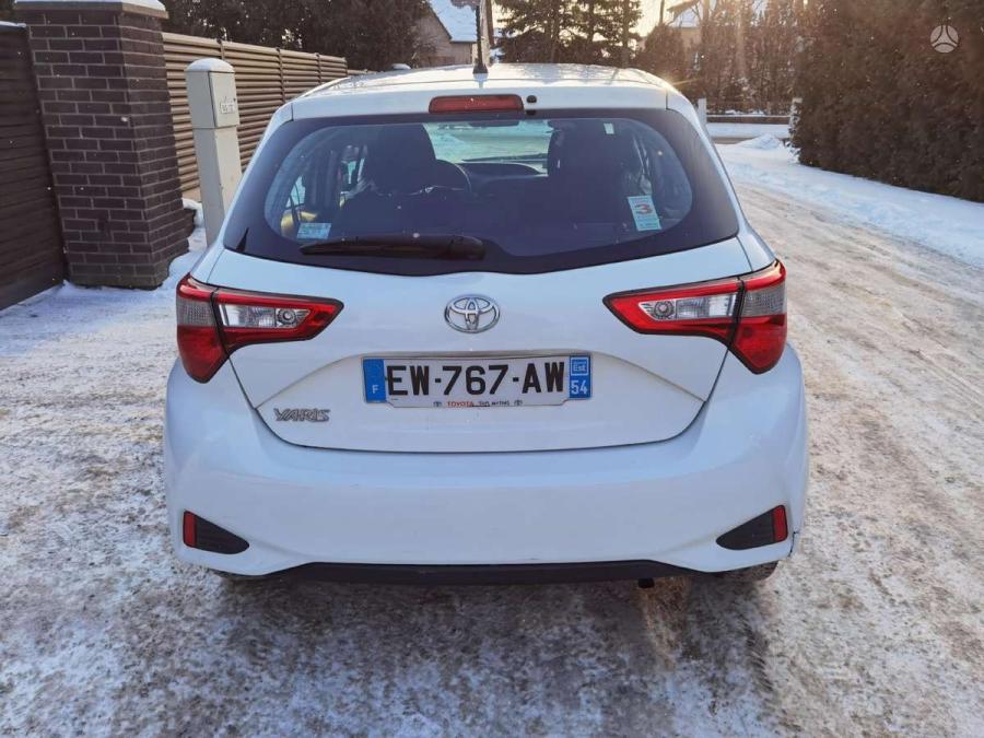 Balts Toyota Yaris 2018 Kauņa, ar dzinēja tilpumu 1.00 L un nobraukumu 245 tūkst. km par 3850 €, foto 12 vietnē AUTOMOTO.COM.LV