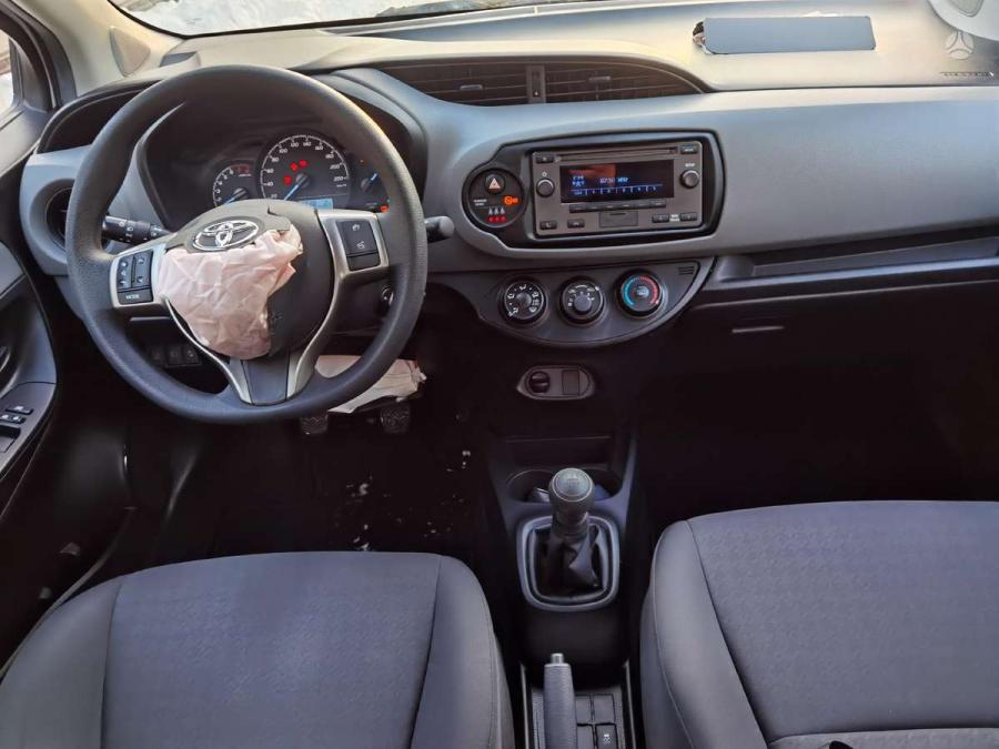 Balts Toyota Yaris 2018 Kauņa, ar dzinēja tilpumu 1.00 L un nobraukumu 245 tūkst. km par 3850 €, foto 17 vietnē AUTOMOTO.COM.LV