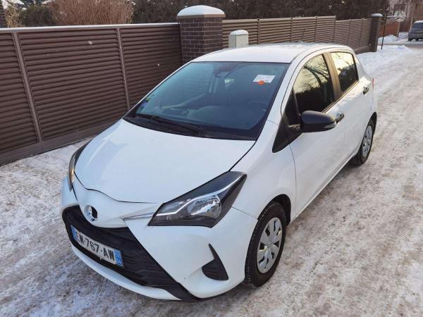 White Toyota Yaris 2018 in Kaunas, with an engine capacity of 1.00 L and mileage of 245 thousand km for 2800 €, photo 3 on AUTOMOTO.COM.LV