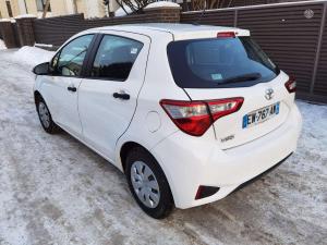 White Toyota Yaris 2018 in Kaunas, with an engine capacity of 1.00 L and mileage of 245 thousand km for 2700 €, photo 3 on AUTOMOTO.COM.LV