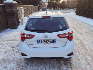 White Toyota Yaris 2018 in Kaunas, with an engine capacity of 1.00 L and mileage of 245 thousand km for 2700 €, photo 4 on AUTOMOTO.COM.LV
