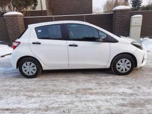 White Toyota Yaris 2018 in Kaunas, with an engine capacity of 1.00 L and mileage of 245 thousand km for 2700 €, photo 6 on AUTOMOTO.COM.LV