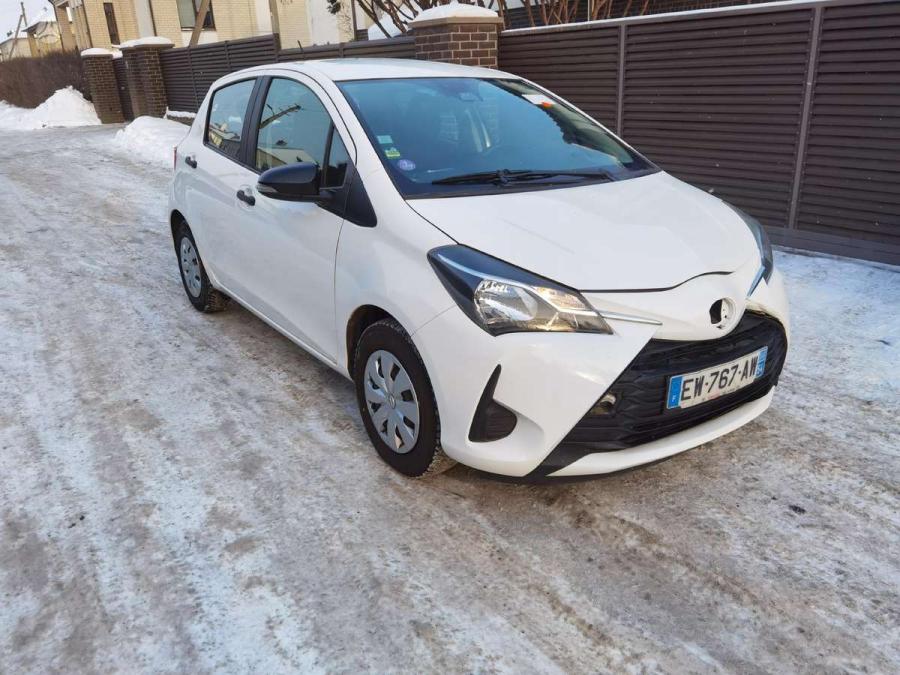 White Toyota Yaris 2018 in Kaunas, with an engine capacity of 1.00 L and mileage of 245 thousand km for 2700 €, photo 7 on AUTOMOTO.COM.LV