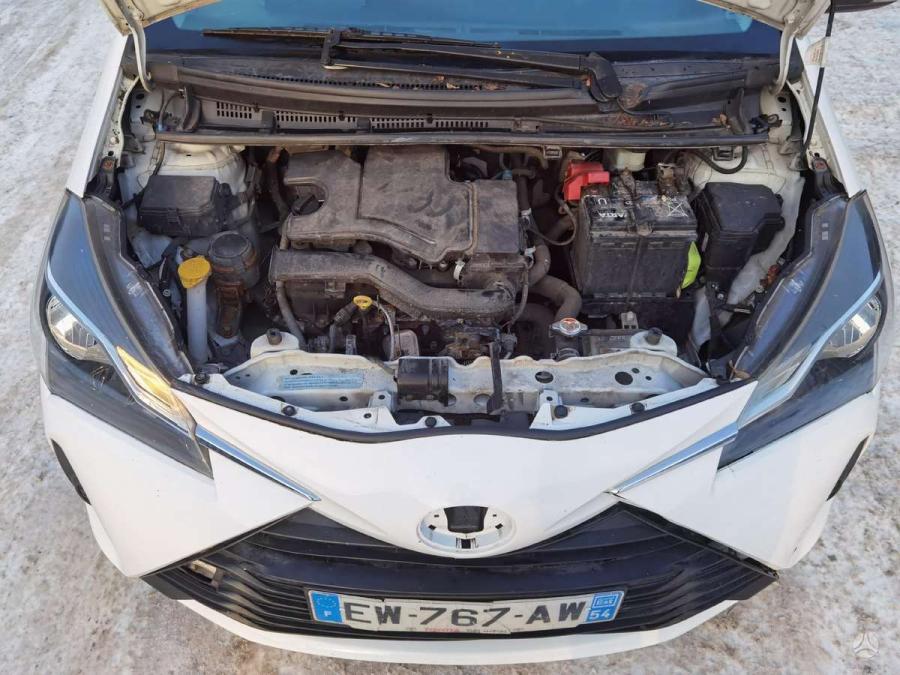 White Toyota Yaris 2018 in Kaunas, with an engine capacity of 1.00 L and mileage of 245 thousand km for 2700 €, photo 9 on AUTOMOTO.COM.LV
