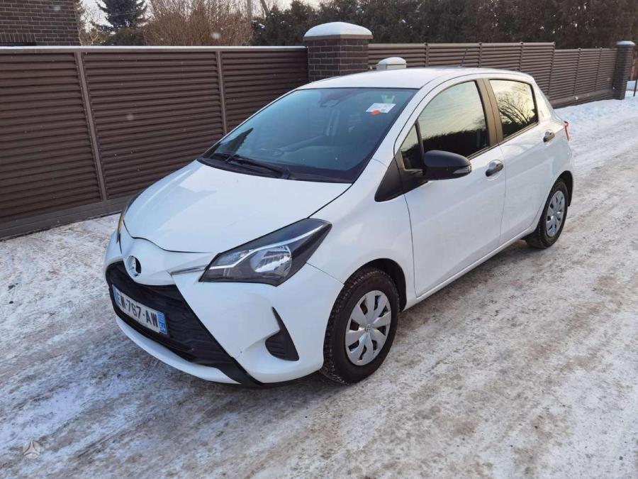White Toyota Yaris 2018 in Kaunas, with an engine capacity of 1.00 L and mileage of 245 thousand km for 2700 €, photo 22 on AUTOMOTO.COM.LV