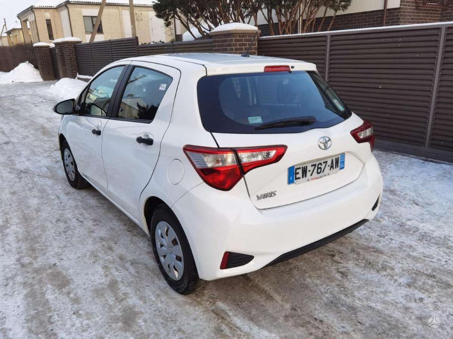 White Toyota Yaris 2018 in Kaunas, with an engine capacity of 1.00 L and mileage of 245 thousand km for 2700 €, photo 25 on AUTOMOTO.COM.LV