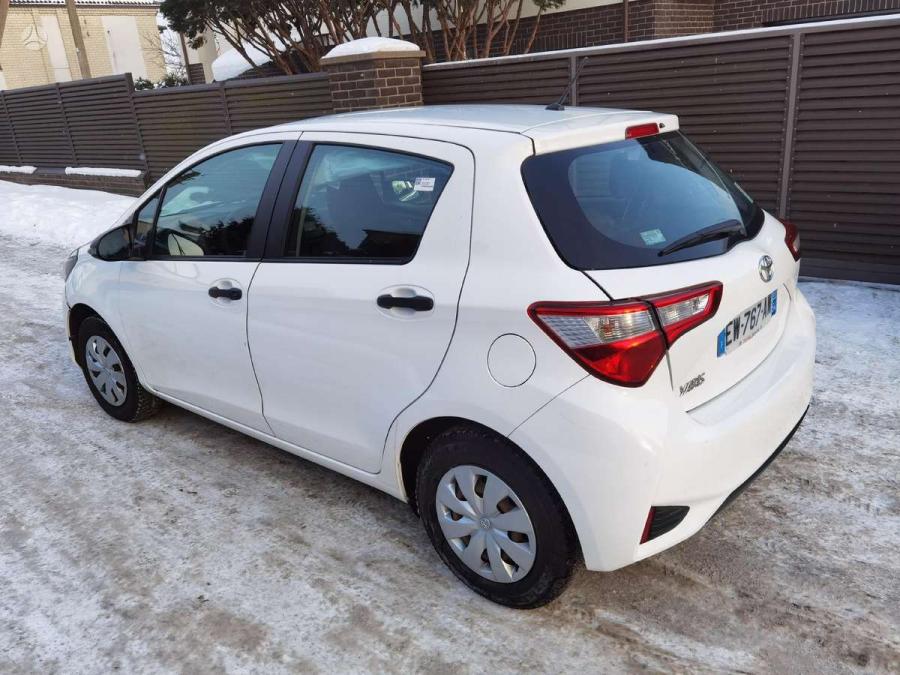 White Toyota Yaris 2018 in Kaunas, with an engine capacity of 1.00 L and mileage of 245 thousand km for 2700 €, photo 26 on AUTOMOTO.COM.LV