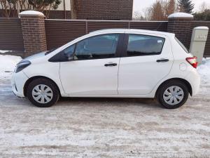 White Toyota Yaris 2018 in Kaunas, with an engine capacity of 1.00 L and mileage of 245 thousand km for 2700 €, photo 28 on AUTOMOTO.COM.LV