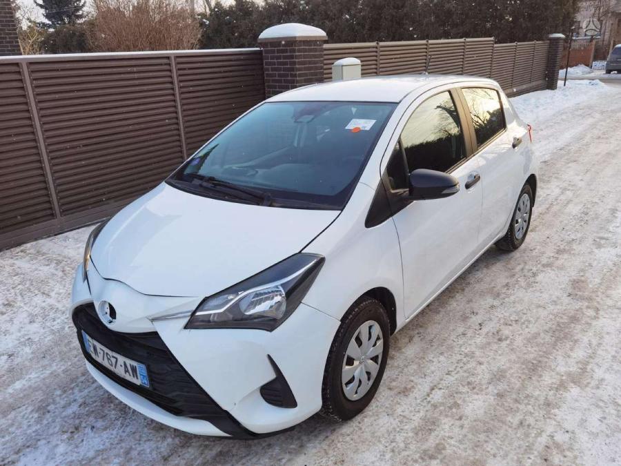 White Toyota Yaris 2018 in Kaunas, with an engine capacity of 1.00 L and mileage of 245 thousand km for 2700 €, photo 29 on AUTOMOTO.COM.LV