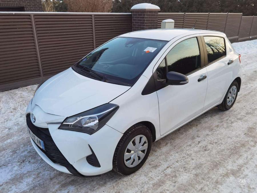 White Toyota Yaris 2018 in Kaunas, with an engine capacity of 1.00 L and mileage of 245 thousand km for 2700 €, photo 39 on AUTOMOTO.COM.LV