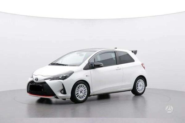 White Toyota Yaris 2018 in Vilnius, with an engine capacity of 1.80 L and mileage of 45 thousand km for 14500 €, photo 2 on AUTOMOTO.COM.LV