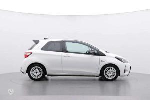 White Toyota Yaris 2018 in Vilnius, with an engine capacity of 1.80 L and mileage of 45 thousand km for 14500 €, photo 7 on AUTOMOTO.COM.LV