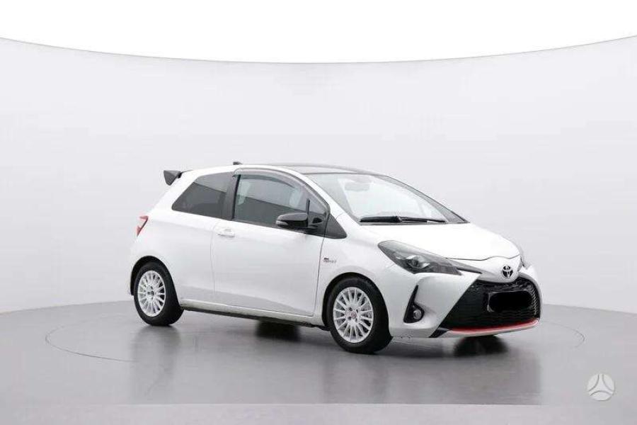 White Toyota Yaris 2018 in Vilnius, with an engine capacity of 1.80 L and mileage of 45 thousand km for 14500 €, photo 8 on AUTOMOTO.COM.LV
