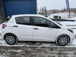 White Toyota Yaris 2018 in Klaipeda, with an engine capacity of 1.00 L and mileage of 106 thousand km for 8000 €, photo 3 on AUTOMOTO.COM.LV