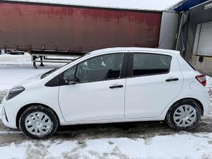 White Toyota Yaris 2018 in Klaipeda, with an engine capacity of 1.00 L and mileage of 106 thousand km for 8000 €, photo 4 on AUTOMOTO.COM.LV