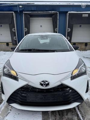 White Toyota Yaris 2018 in Klaipeda, with an engine capacity of 1.00 L and mileage of 106 thousand km for 8000 €, photo 5 on AUTOMOTO.COM.LV