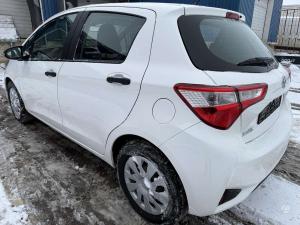 White Toyota Yaris 2018 in Klaipeda, with an engine capacity of 1.00 L and mileage of 106 thousand km for 8000 €, photo 6 on AUTOMOTO.COM.LV