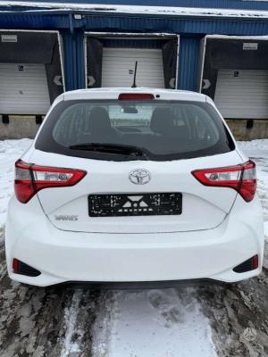 White Toyota Yaris 2018 in Klaipeda, with an engine capacity of 1.00 L and mileage of 106 thousand km for 8000 €, photo 7 on AUTOMOTO.COM.LV
