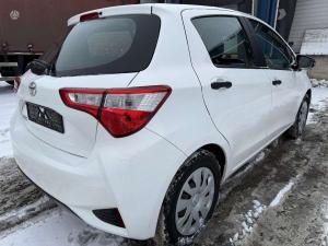 White Toyota Yaris 2018 in Klaipeda, with an engine capacity of 1.00 L and mileage of 106 thousand km for 8000 €, photo 8 on AUTOMOTO.COM.LV