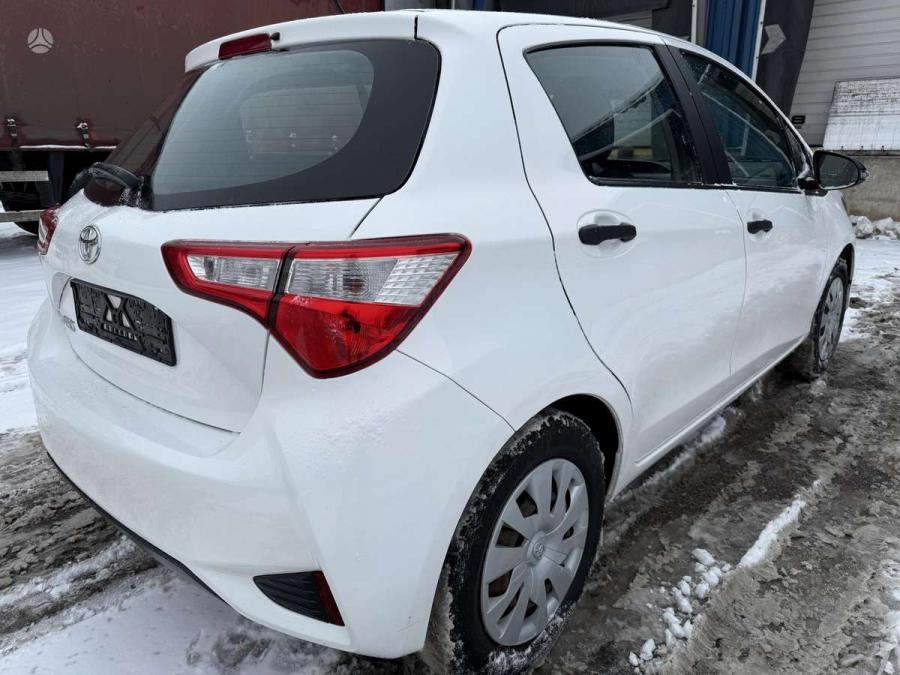 White Toyota Yaris 2018 in Klaipeda, with an engine capacity of 1.00 L and mileage of 106 thousand km for 8000 €, photo 8 on AUTOMOTO.COM.LV