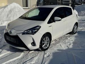 Balts Toyota Yaris 2018 Šauļi, ar dzinēja tilpumu 1.50 L un nobraukumu 146 tūkst. km par 10900 €, foto  vietnē AUTOMOTO.COM.LV