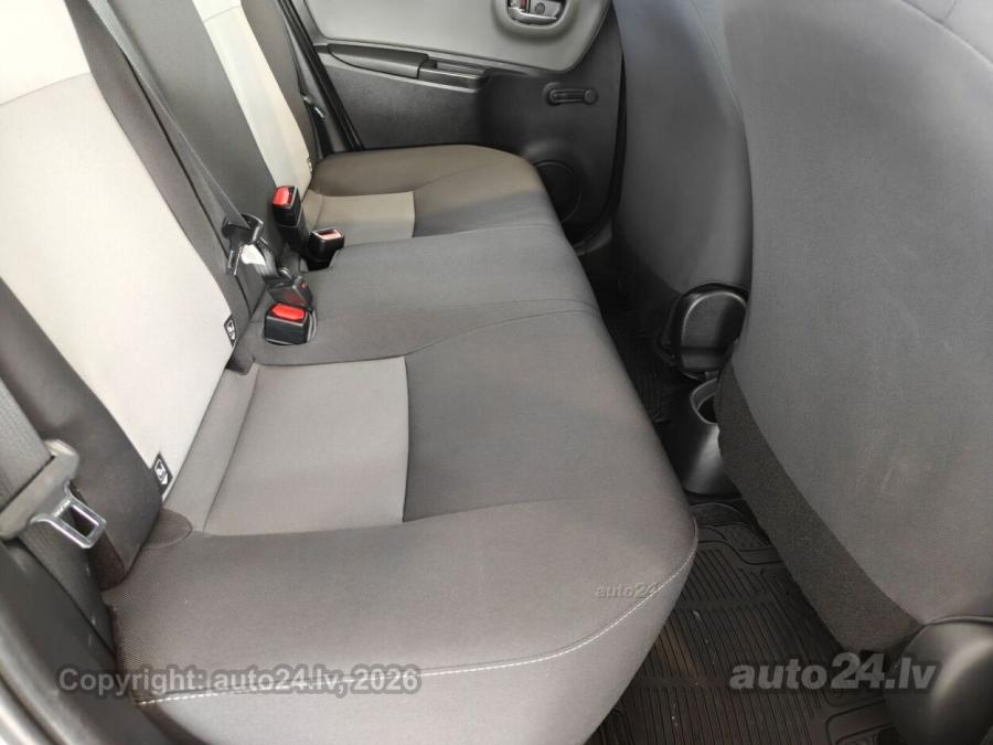 Balts Toyota Yaris 2018 Narva, ar dzinēja tilpumu 1.50 L un nobraukumu 71 tūkst. km par 11900 €, foto 7 vietnē AUTOMOTO.COM.LV