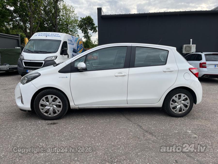 White Toyota Yaris 2018 in Tallinn, with an engine capacity of 1.50 L and mileage of 165 thousand km for 12000 €, photo 3 on AUTOMOTO.COM.LV