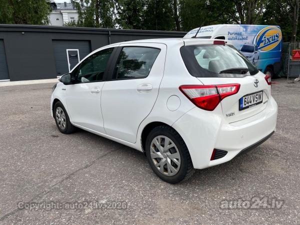 Balts Toyota Yaris 2018 Tallina, ar dzinēja tilpumu 1.50 L un nobraukumu 165 tūkst. km par 12000 €, foto 3 vietnē AUTOMOTO.COM.LV