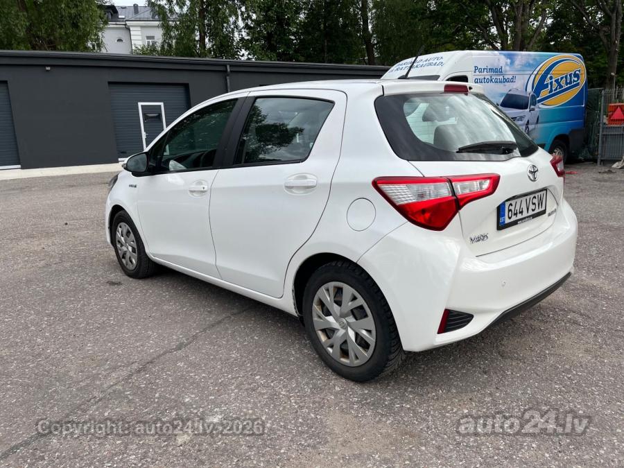 White Toyota Yaris 2018 in Tallinn, with an engine capacity of 1.50 L and mileage of 165 thousand km for 12000 €, photo 4 on AUTOMOTO.COM.LV
